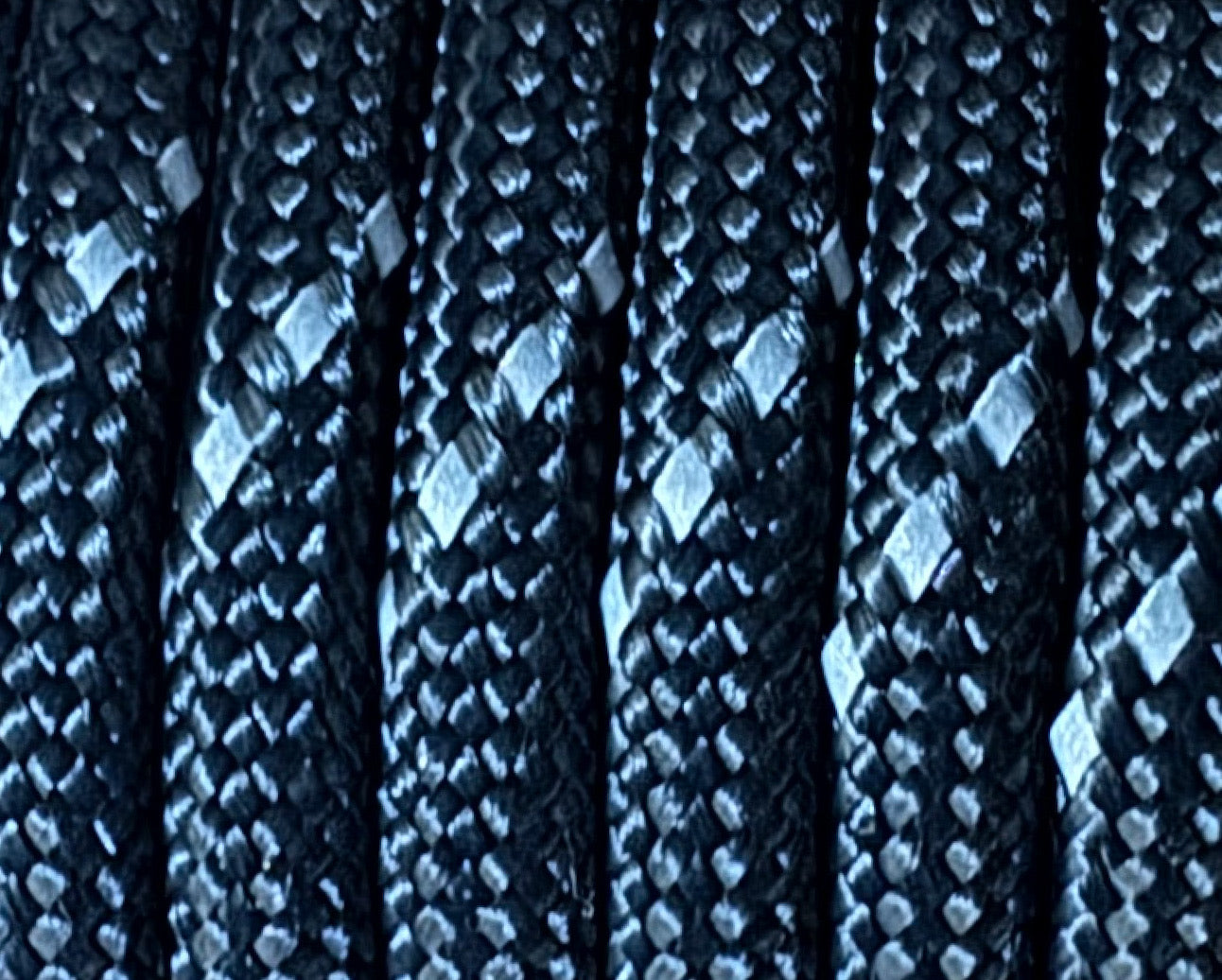 Paracord 550 Type III - 100% Nylon - 15m Black with Reflective Stripe – Primal Cords