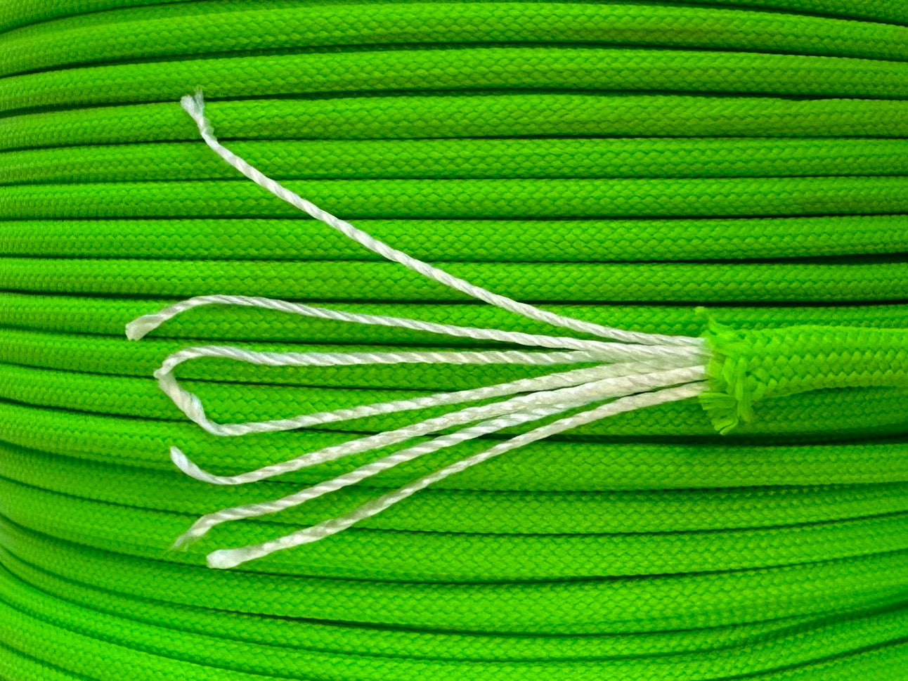 Paracord 550 Type III - 100% Nylon - 100m Bright Green – Primal Cords